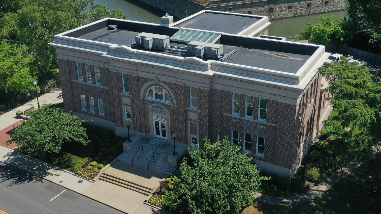 visitor-education-center-exterior | Fort Monroe